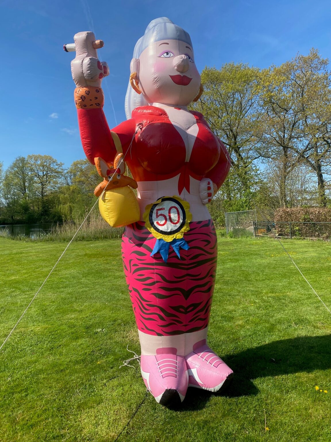 Opblaaspop Sarah ordinair - Tommies Verhuur Uden/Gemert